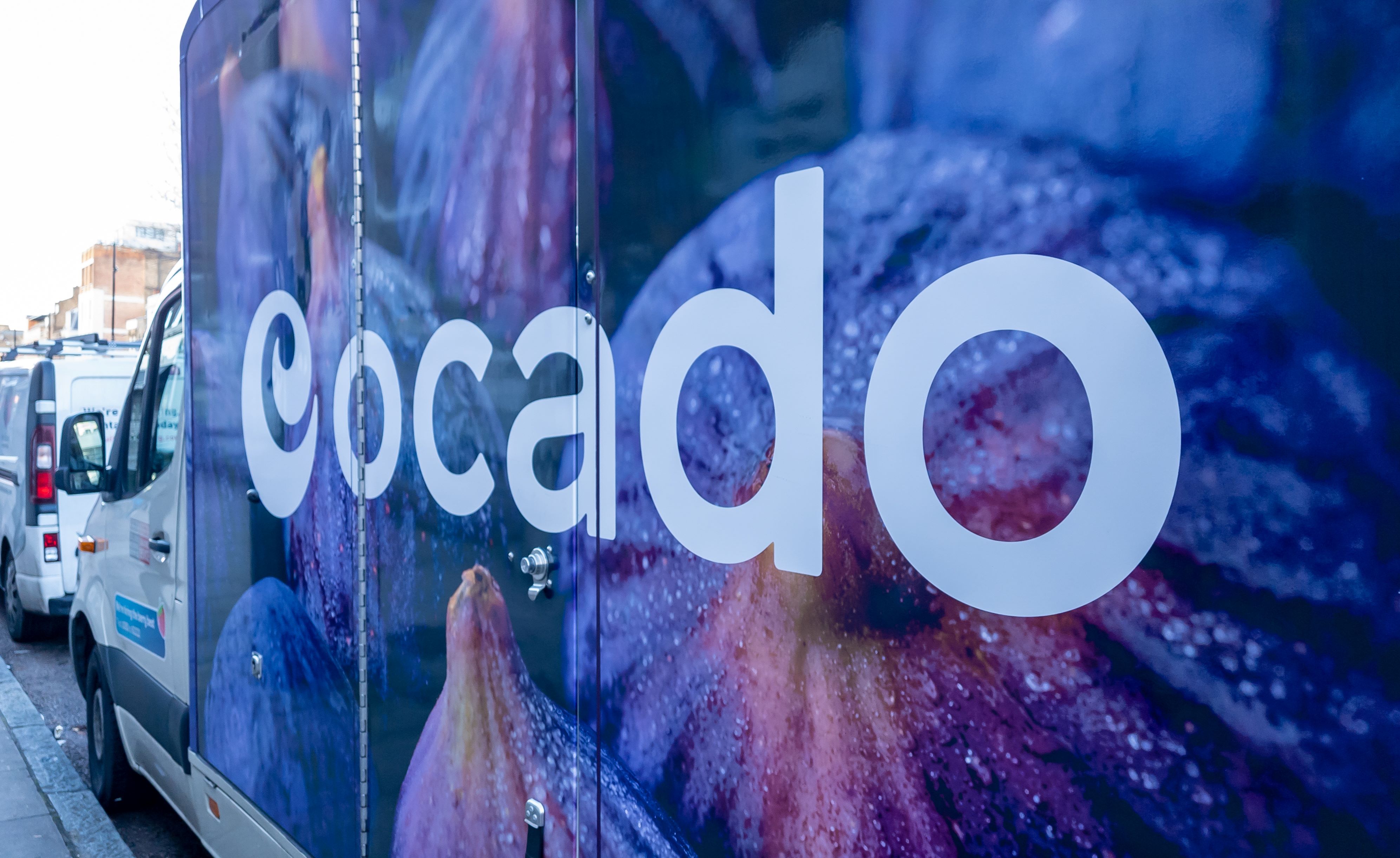 Ocado Retail's Eco-Strategy Targets Carbon Neutrality by 2040