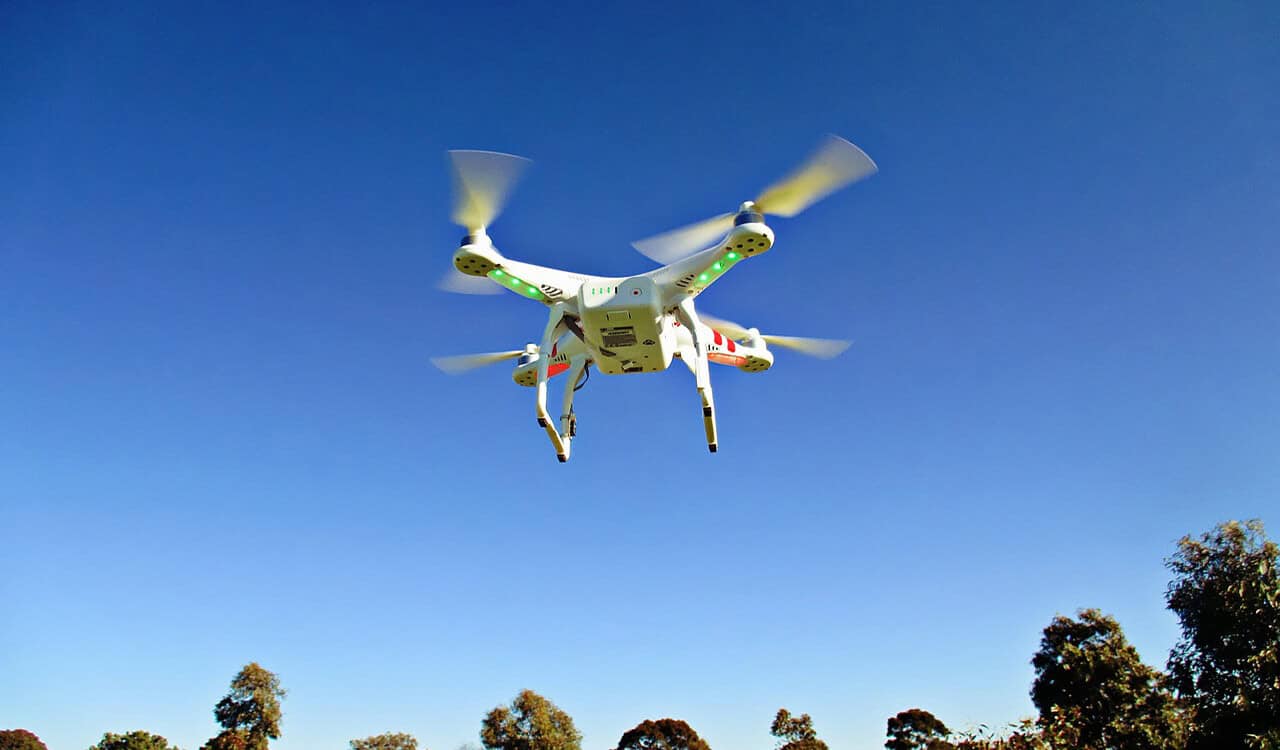 New system can recharge drones in mid-flight - Springwise