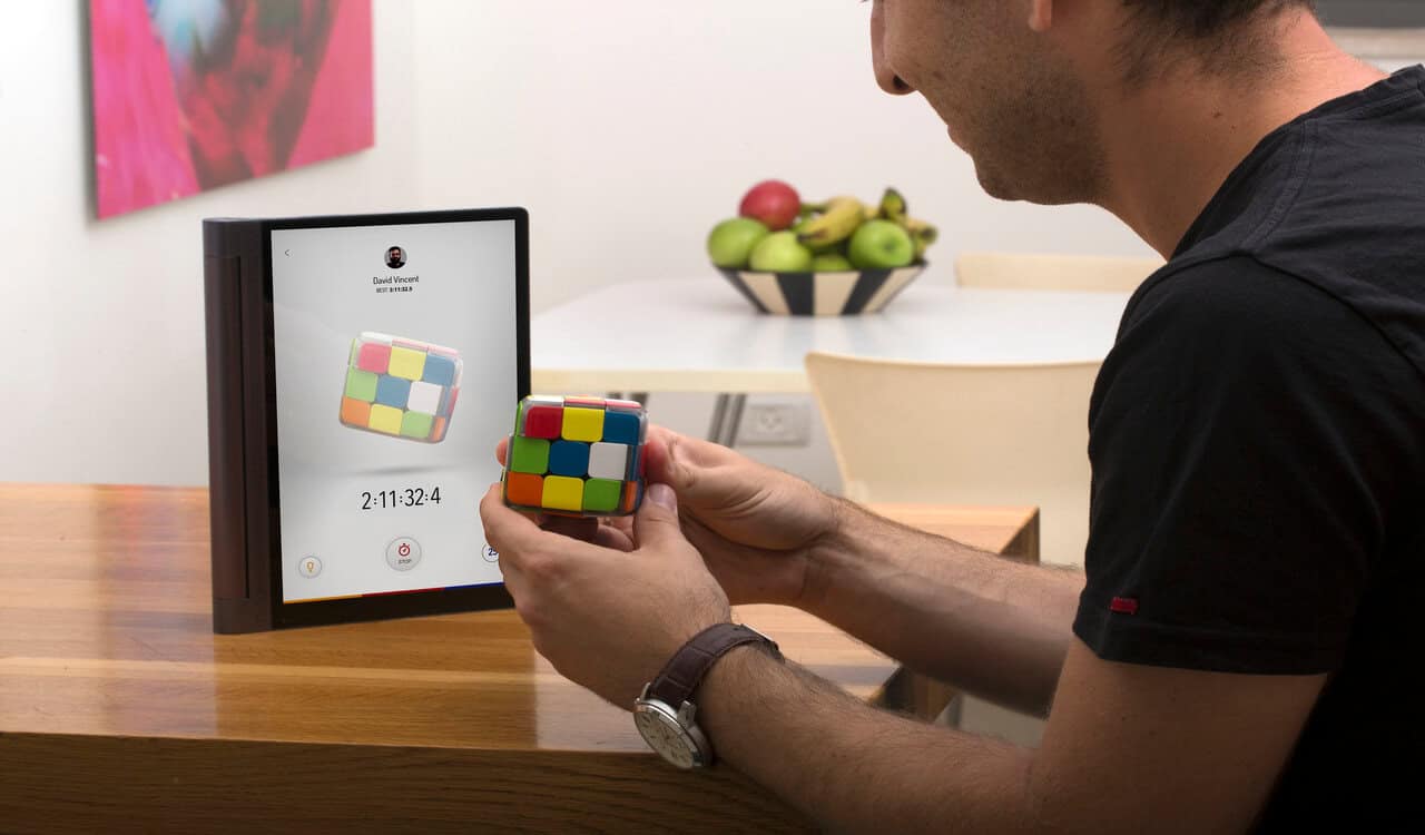 Smart connected cube reinvents classic puzzle - Springwise