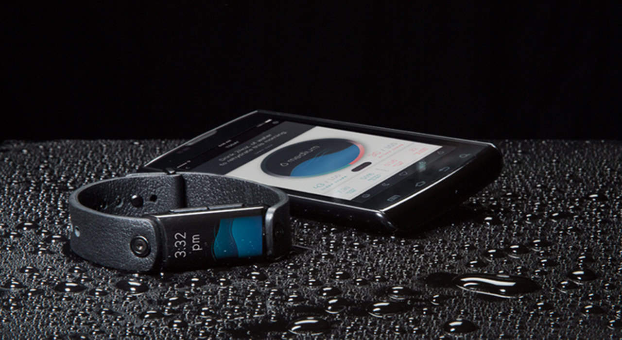 Fitness wearable tracks hydration levels through skin - Springwise