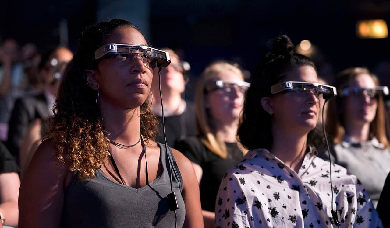 Smart caption glasses sync with theatre shows - Springwise