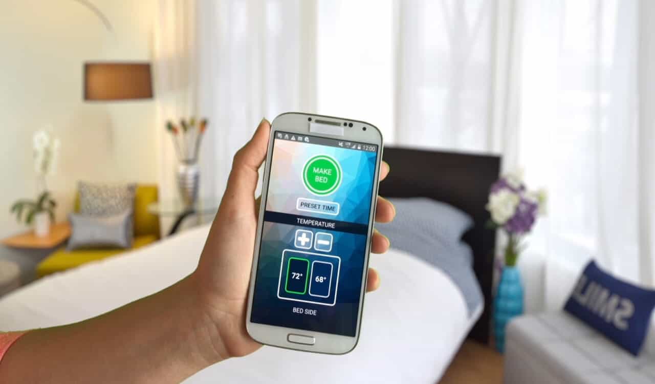 Inflatable sheet offers dual zone temperature-controlled bed - Springwise