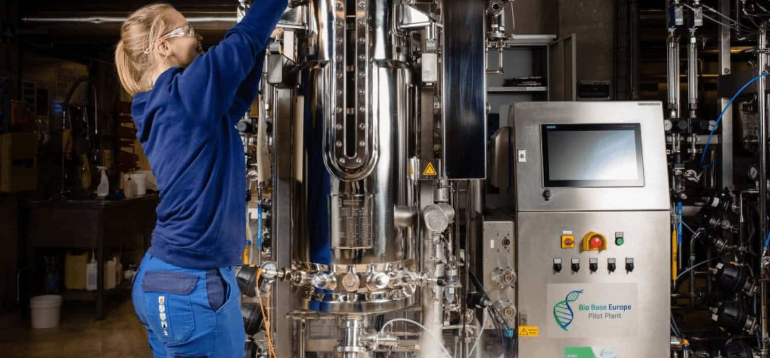 A collaboration turns food waste into bioplastic for cosmetics - Springwise