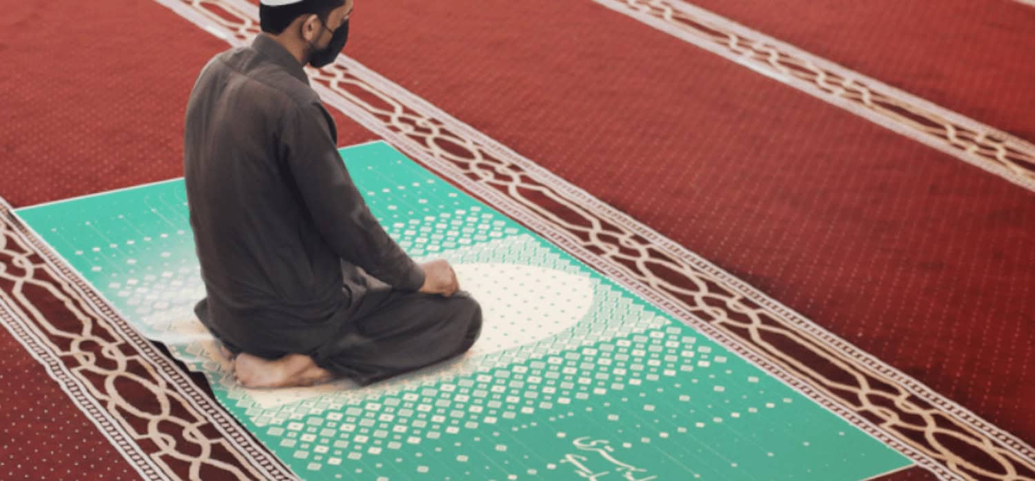 Prayer mat helps mosque-goers socially distance - Springwise