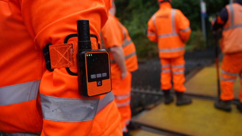 Wearable devices keep workers safe on-site - Springwise