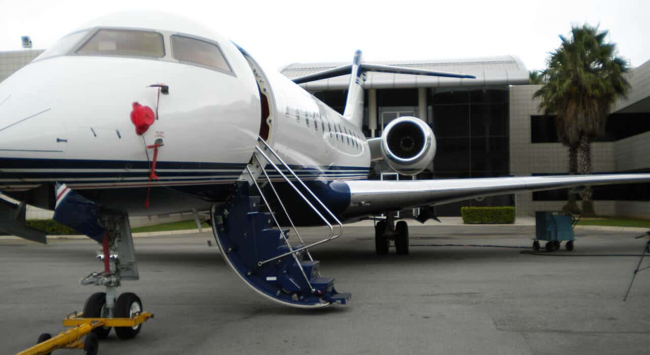 Uber for private jets lets users name their price - Springwise