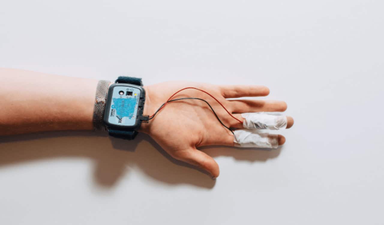 Wearable device detects consumer emotions - Springwise