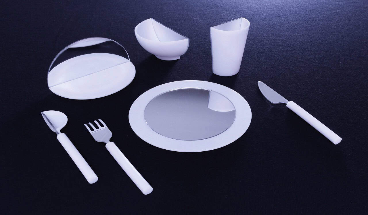 Mirrored tableware tricks brain to change eating habits - Springwise