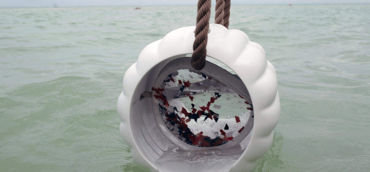 Device captures microplastics from water during sailing - Springwise