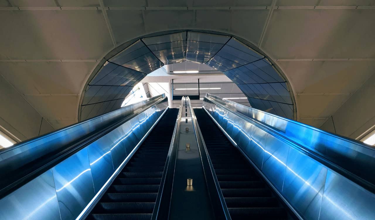Security-check escalator to reduce waiting at airports - Springwise